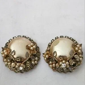 Vintage | Jewelry | Vintage Estate Baroque Faux Pearl Gold Tone Leaves ...